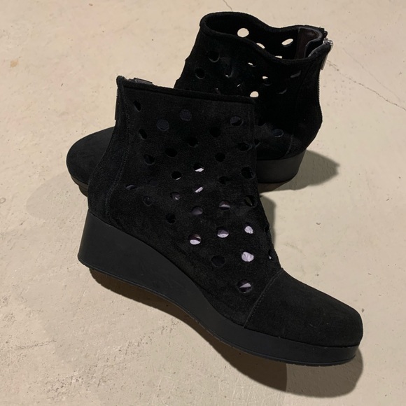 Robert Clergerie | Shoes | Robert Clergerie Suede Eyelet Platform Ankle ...